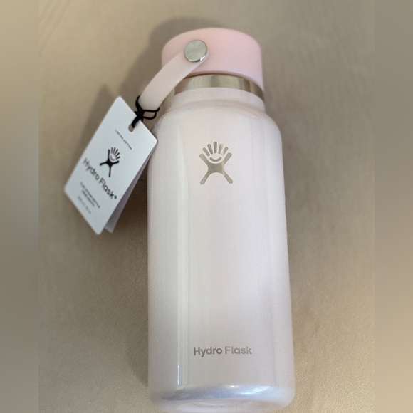 Hydro Flask | Dining | Hydro Flask Holiday Glimmer Pink 32 Oz With Pink ...